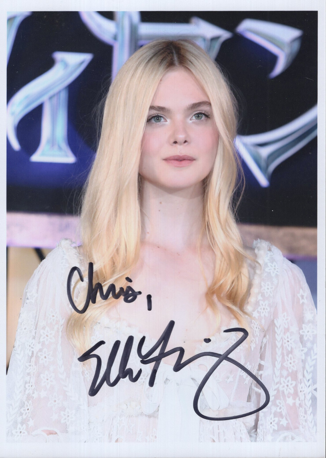 ELLE FANNING HAND SIGNED 5x7 COLOR PHOTO GORGEOUS ACTRESS TO CHRIS | eBay