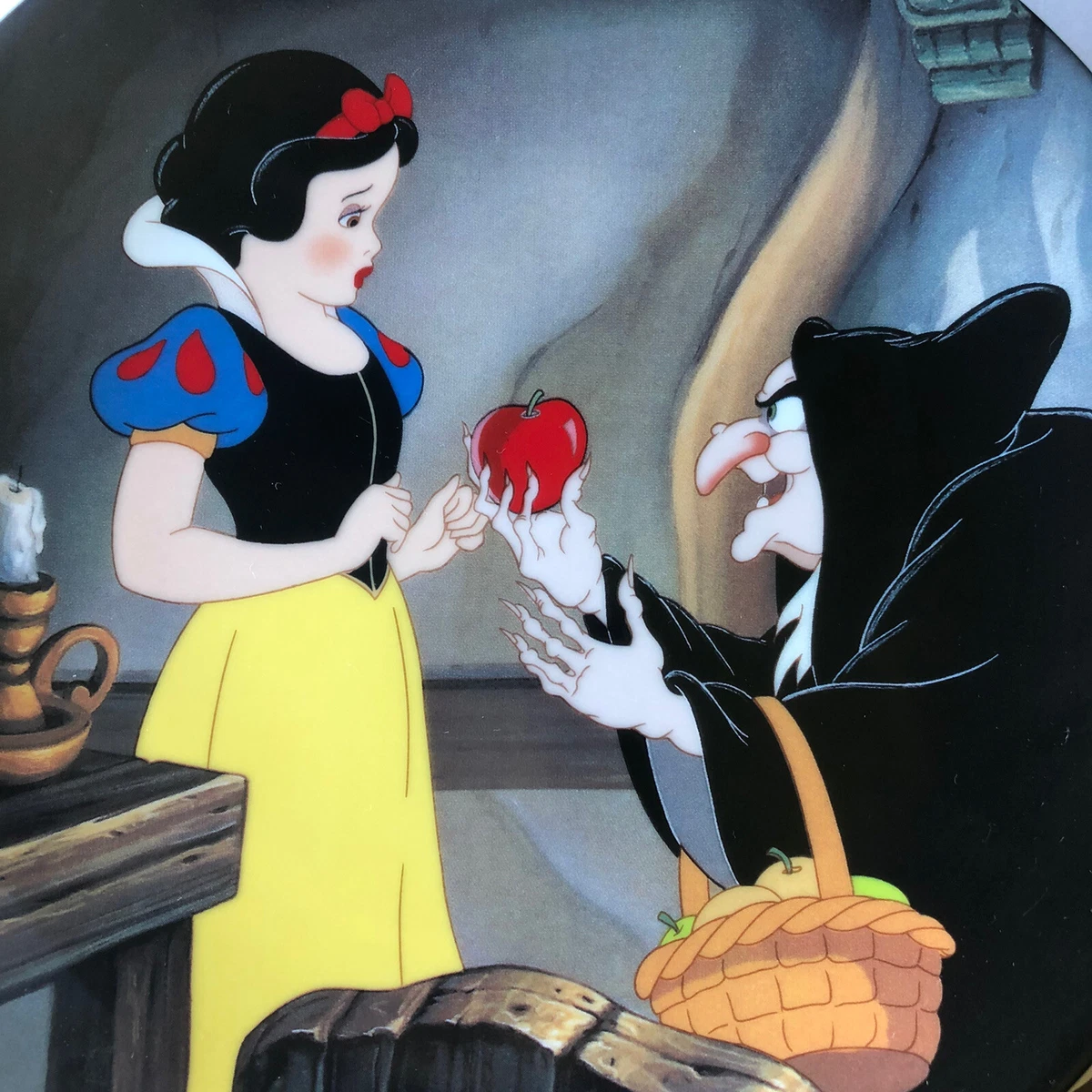 Snow White And The Seven Dwarfs Poisoned Apple