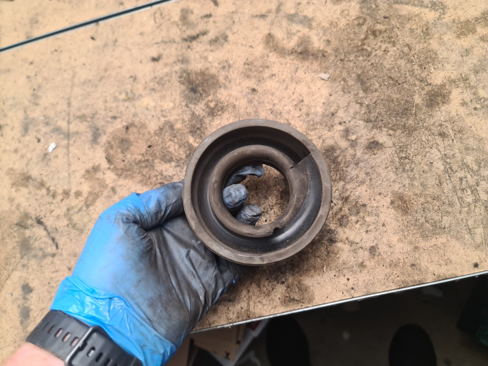 BMW 1 Series E87 Rear Shock Absorber Mount Spring Pad Rubber ...