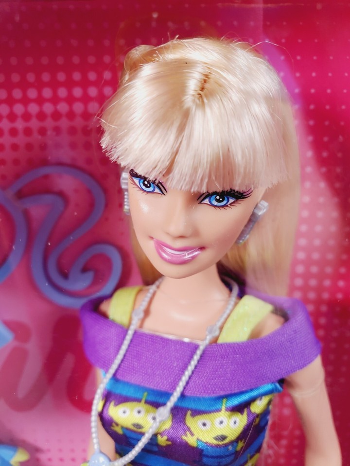 NEW 2009 Barbie Toy Story 3 Barbie Loves The Aliens Doll Mattel #R9297 ...
