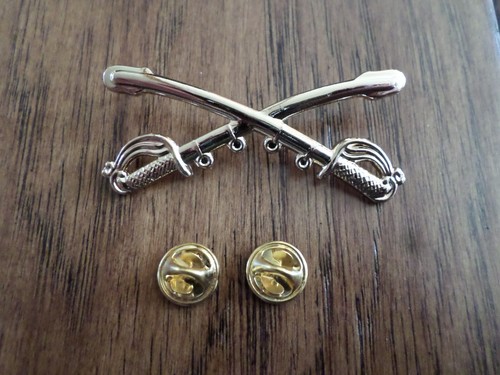 U.S MILITARY CAVALRY METAL HAT BADGES PIN CROSSED SABERS SWORDS LARGE ...