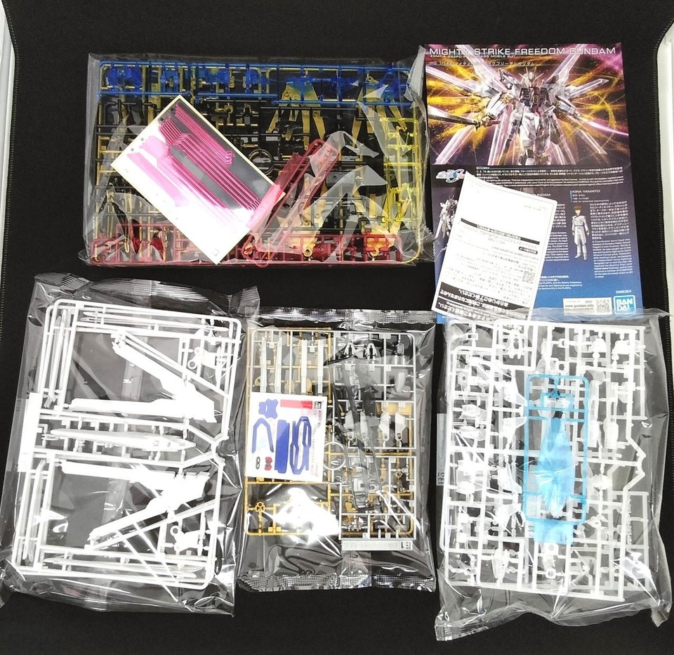 Mighty Strike Freedom Gundam Clear h61_0122 | eBay UK