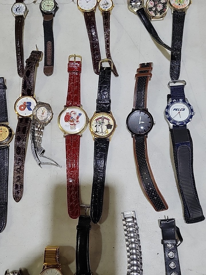 Vintage Lot 20 Novelty Watches Santa Elvis Bugs Bunny Ducks Unlimited ...