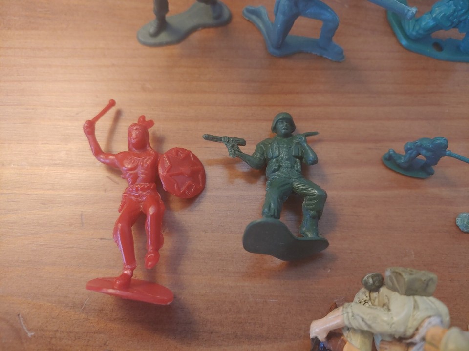 VINTAGE Toy Soldiers 2" Plastic Figures 22ct War Army Indians Mixed Lot ...