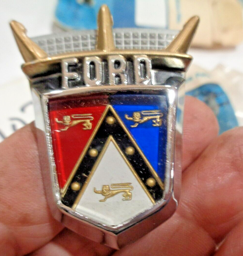 1955 1956 Ford NOS Body Side Emblem w/Retainer BM7325662B B6A 7925666C ...