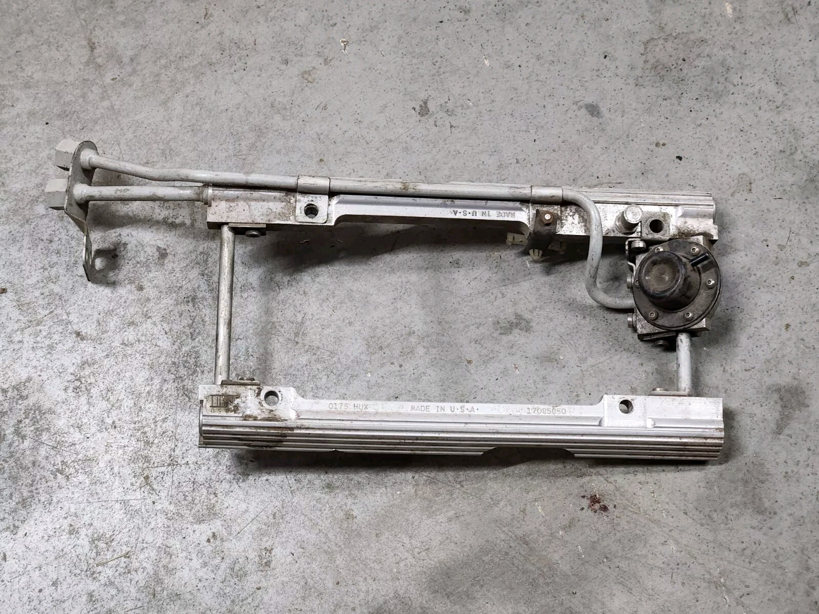 85 Corvette TPI FUEL RAIL 87 86 88 C4 Regulator 350 Chevy tune port #1 ...