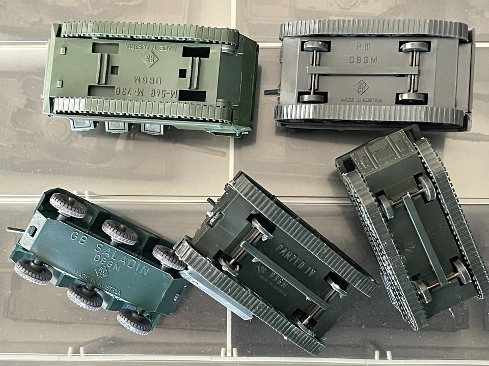 Set 2 - Vtg Roco DBGM Lot WWII Tanks Trucks Vehicles Soldiers Parts HO ...