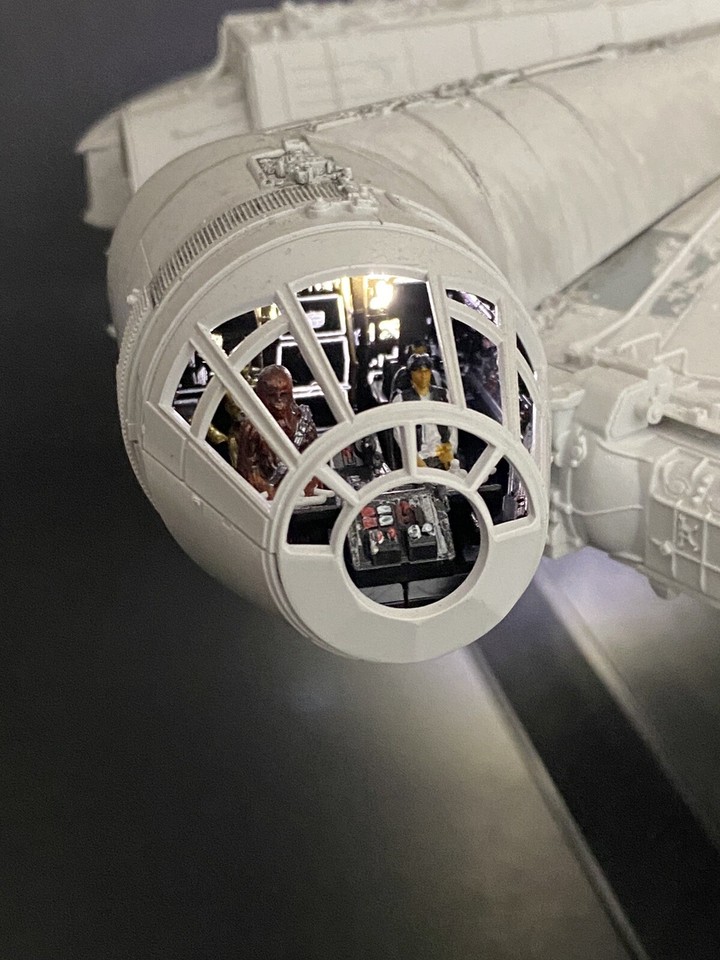 ALREADY ASSEMBLED BANDAI PERFECT GRADE 1/72 MILLENNIUM FALCON Kit 1:72 ...