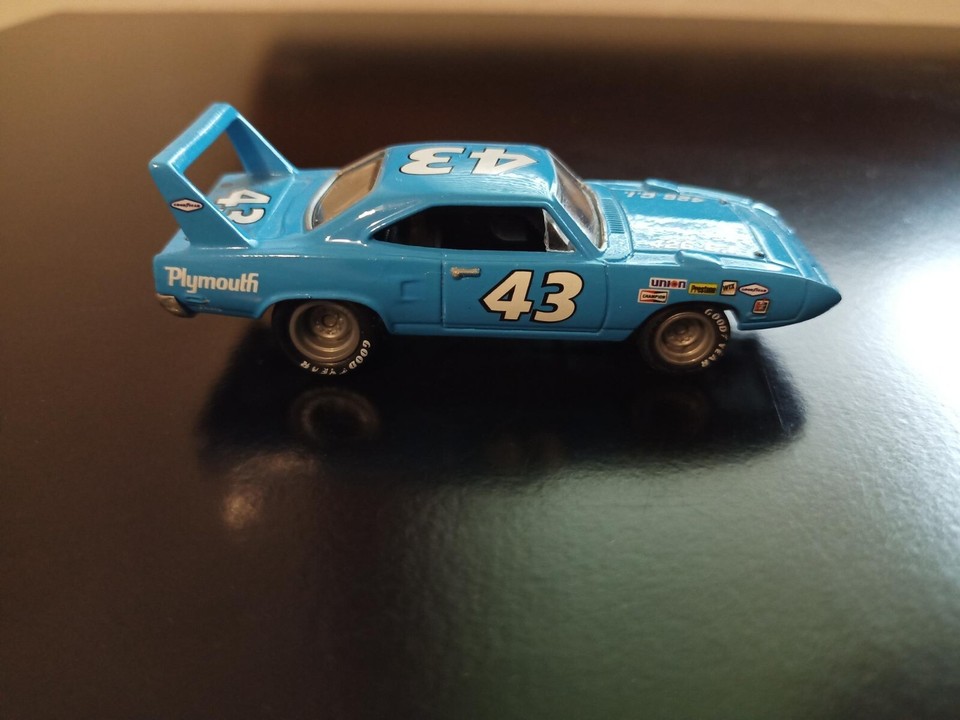 USED 1/64 NASCAR RICHARD PETTY 1970 PLYMOUTH SUPERBIRD VINTAGE RACING READ LOOSE | eBay