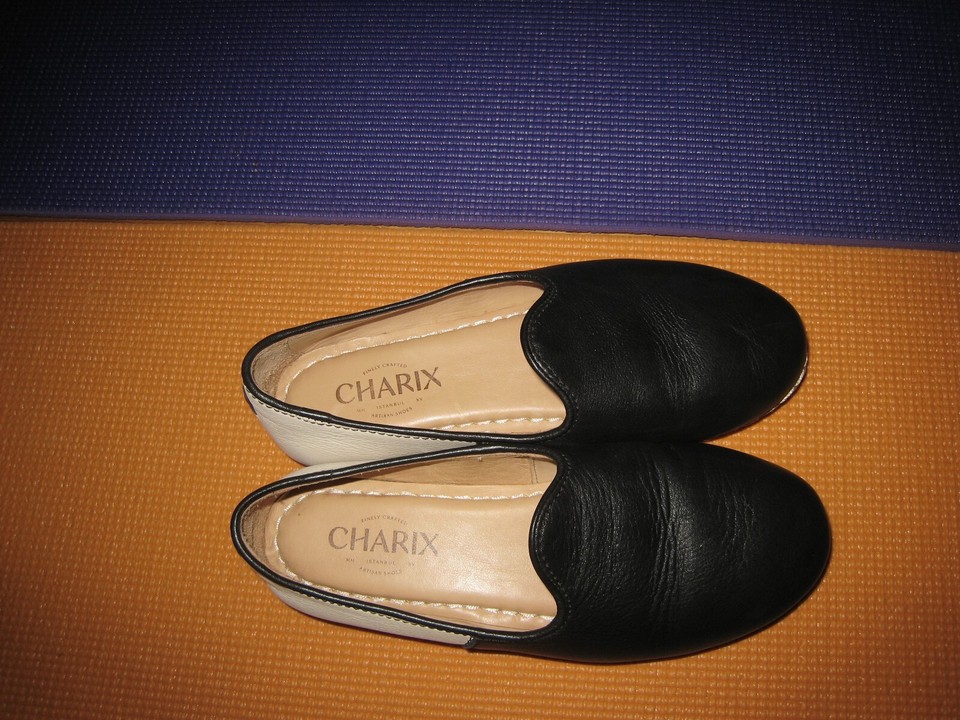 WOMEN'S CHARIX LEATHER BLACK & WHITE SLIP ON ROUND TOE FLAT SHOES (SIZE ...