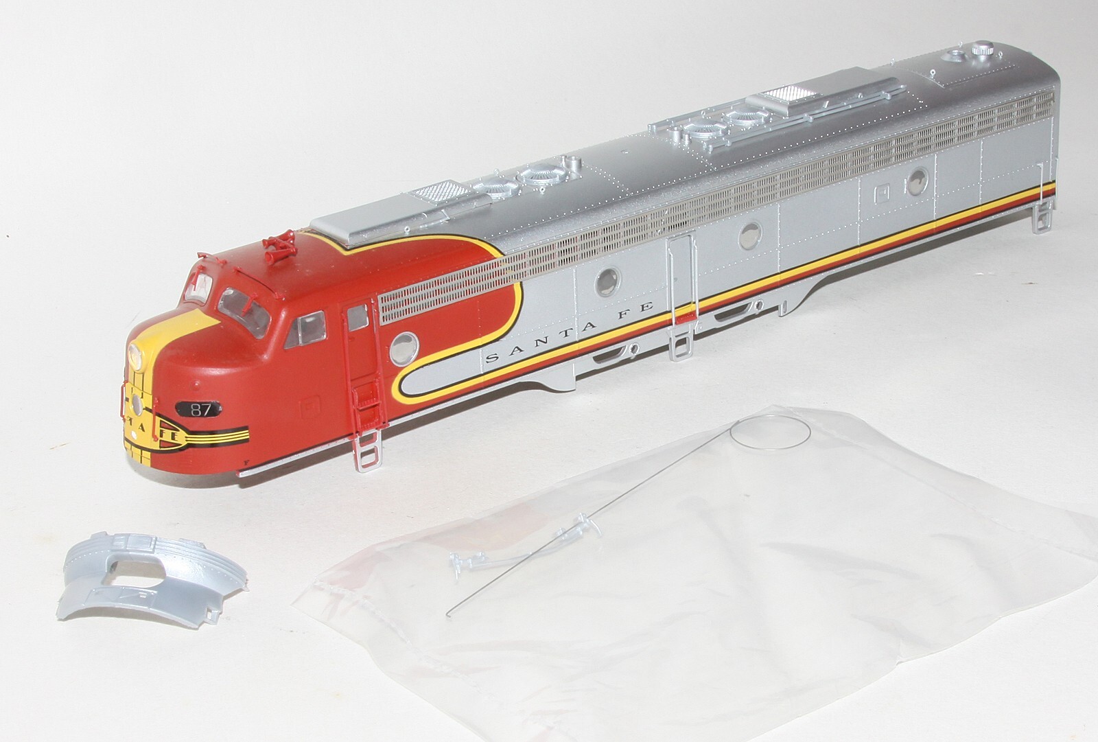 Life Like Proto 2000 E8/E9 Body Shell Santa Fe ATSF 87