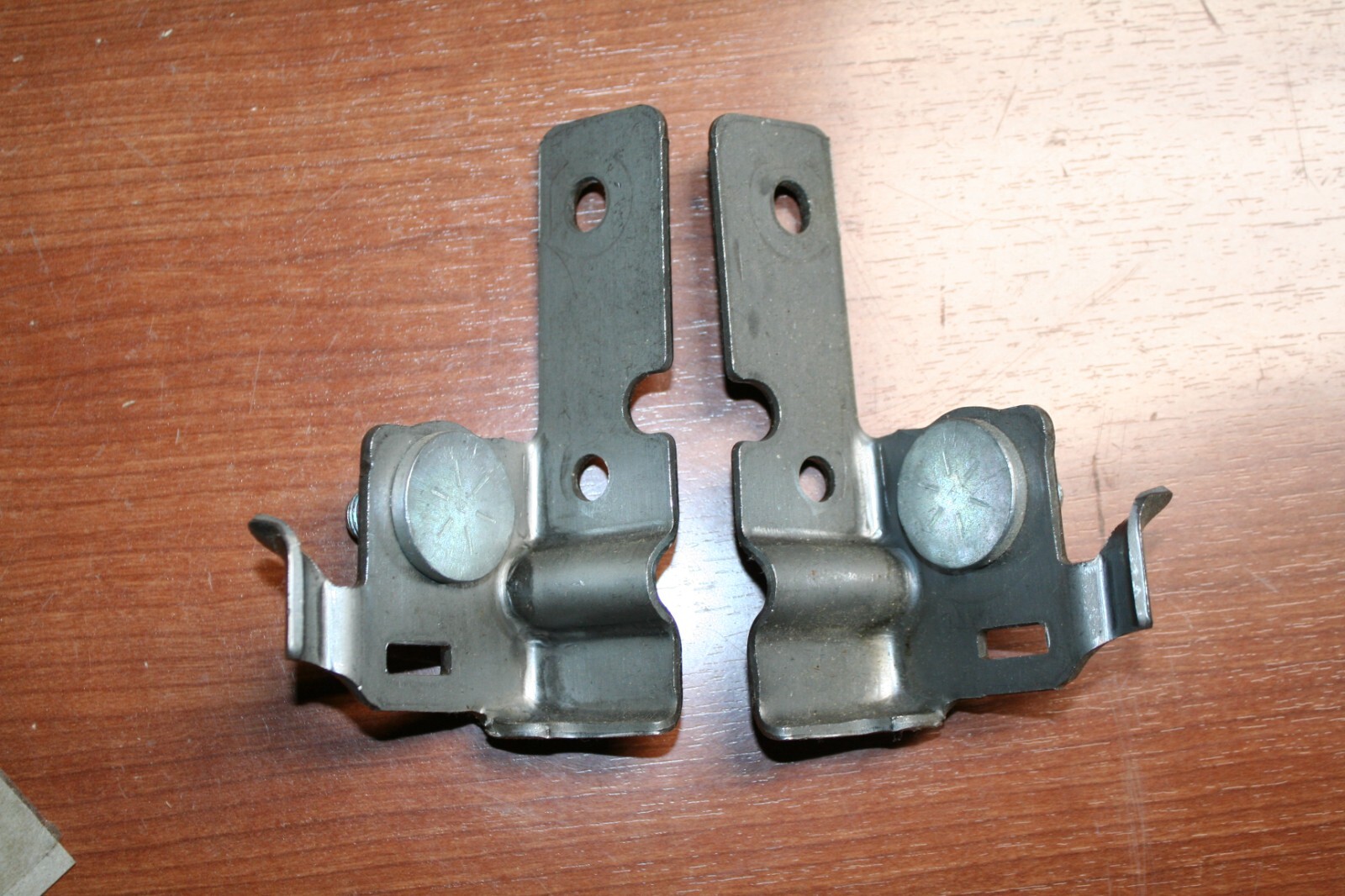 GM 23409629 Seat Belt Bracket Assembly Missing Nuts 2011-12 Chevy ...