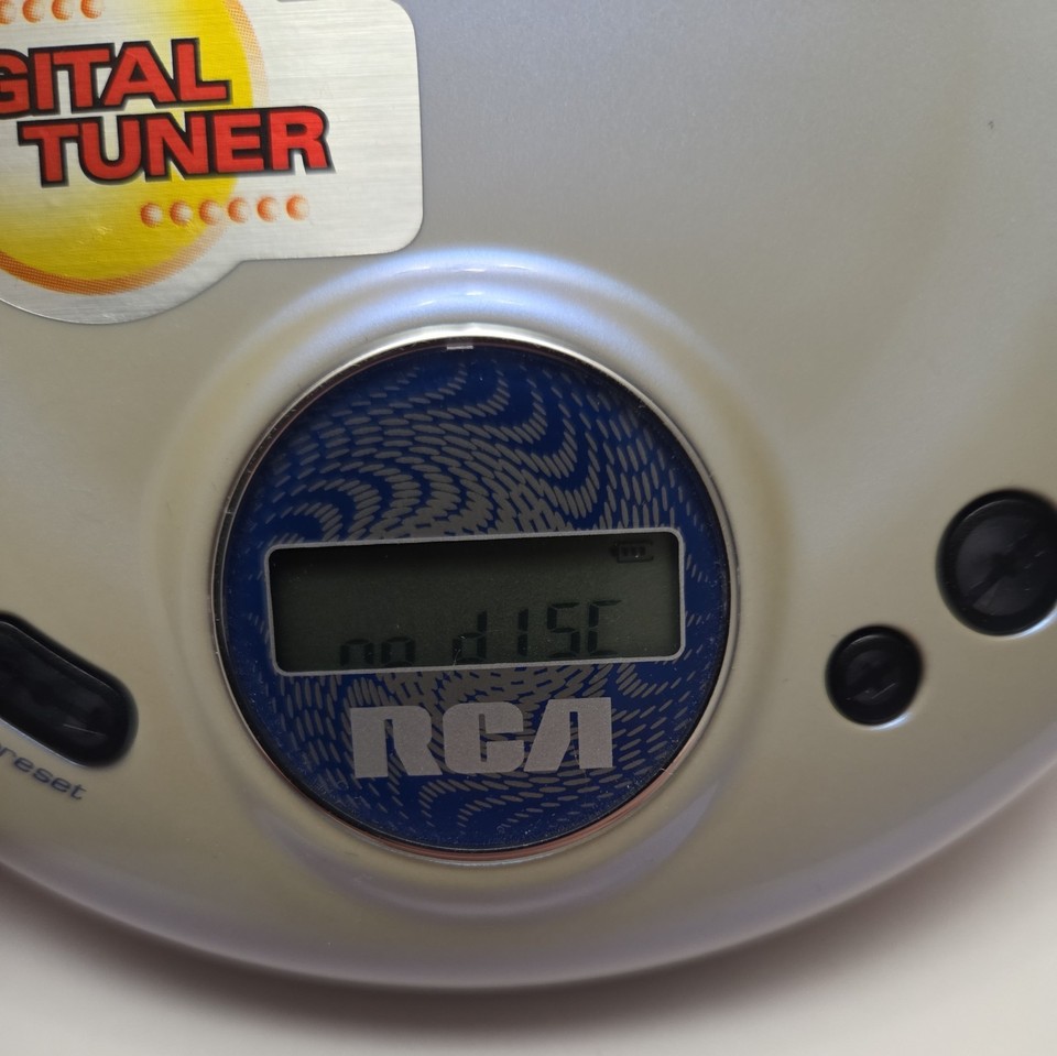 RCA Portable CD Player with 20 Preset FM Radio RP2612B Compact Disc/ FM ...