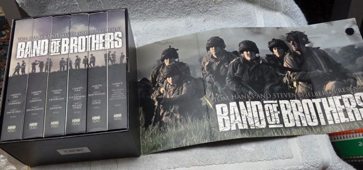 * Tom Hanks & Stephen SPIELBERG - BAND of BROTHERS - COMPLETE SERIES ...