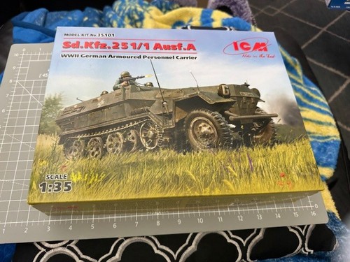 ICM 35101 1:35 WWII German SdKfz 251/1 Ausf A Armoured Carrier Vehicle ...