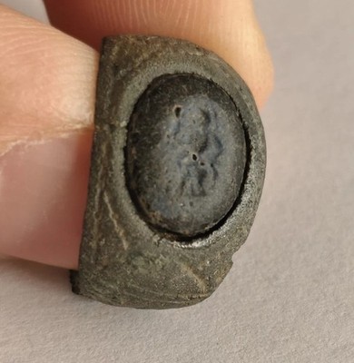 RARE ANCIENT ROMAN BRONZE RING DEPICTING SEATED ROMA HOLDING VICTORY ...