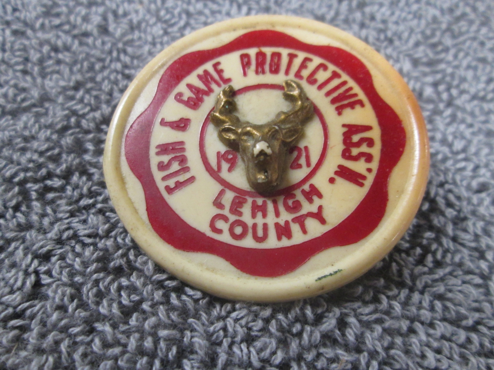 VTG 1921 LEHIGH CO. PA FISH + GAME ASSN DEER HEAD PIN BACK BUTTON BADGE ...