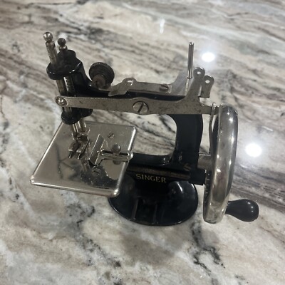 Sewing Machines - Miniature Singer Sewing Machine