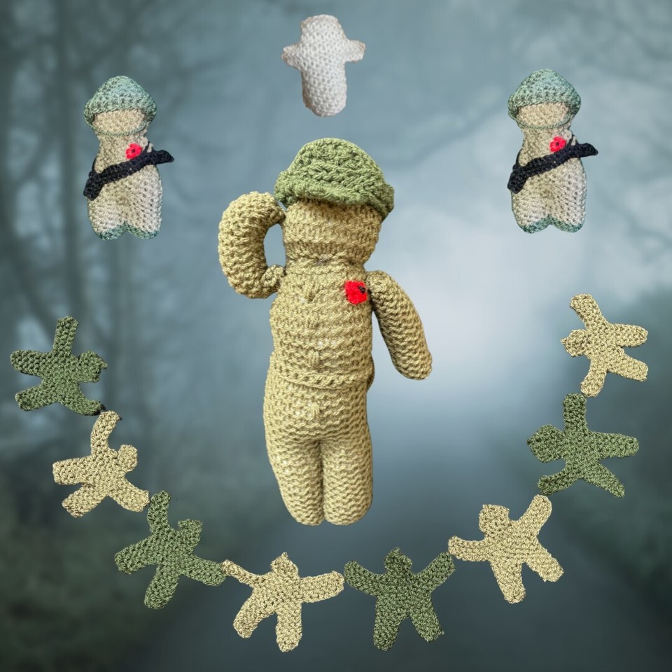 REMEMBRANCE SOLDIER & POPPY EASY knitting pattern | eBay UK