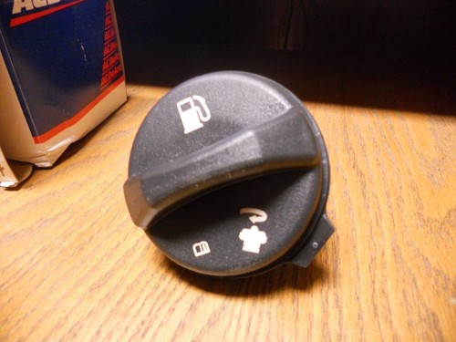 NEW GM / AC-DELCO FUEL CAP 19207873 GT261 ( DN665 DS705 B2 ) | eBay