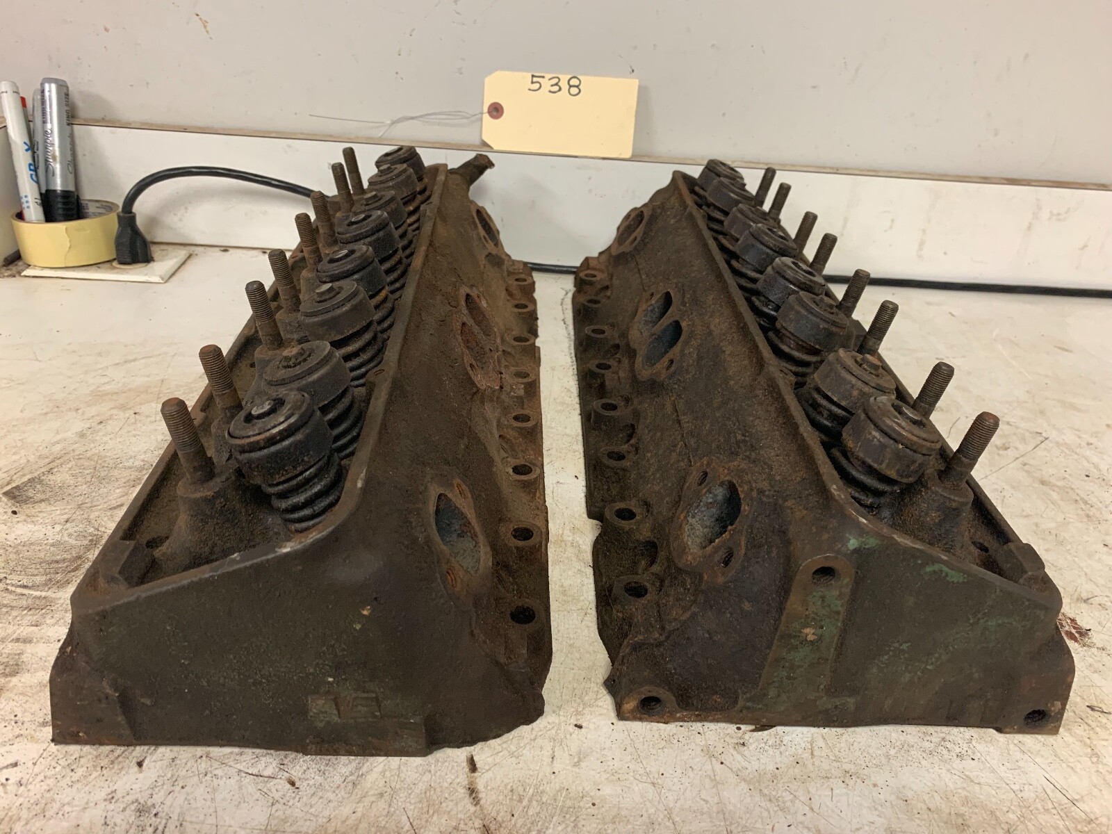 1958 1959 CHEVY SMALL BLOCK 283 SBC CYLINDER HEADS PAIR ORIGINAL GM 619 ...