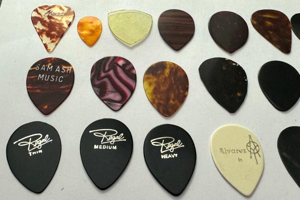 Vintage Guitar Pick Lot #88 - 25 Picks Regal Coast SAM ASH and MORE ...