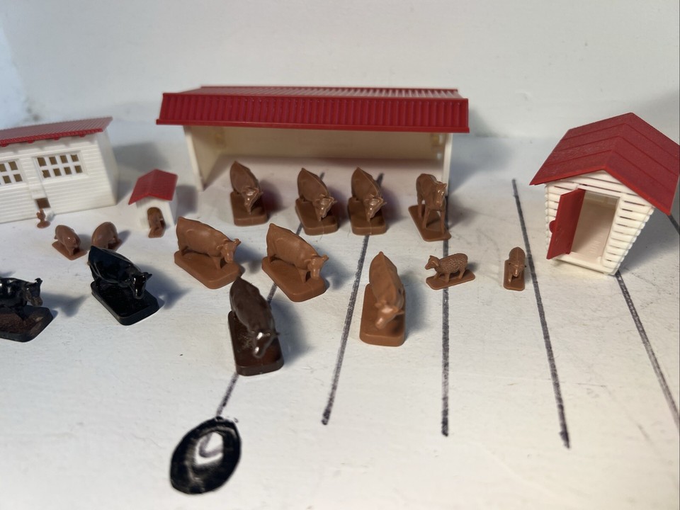 Bachmann 45152 HO Scale Farm Building With Animals Kit Missing A Few ...