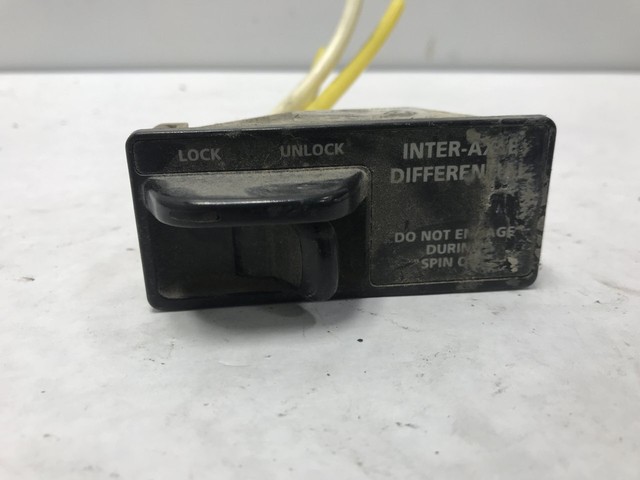 Freightliner GTD Inter Axle Differential Lock Unlock Switch 3235l-1 for ...