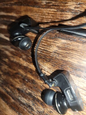 Damaged Beats PowerBeats3 Wireless In-Ear Headphones - Black | eBay