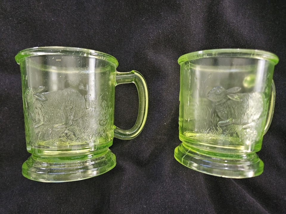 🟢 Rare Uranium Glass Coffee Cups 🐇 Beautiful Rabbit Scene Vintage Set ☕ ...