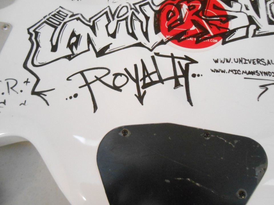 RARE UNIVERSAL ROYALTY BAND HAND SIGNED IBANEZ GIO ELECTRIC GUITAR GAX ...