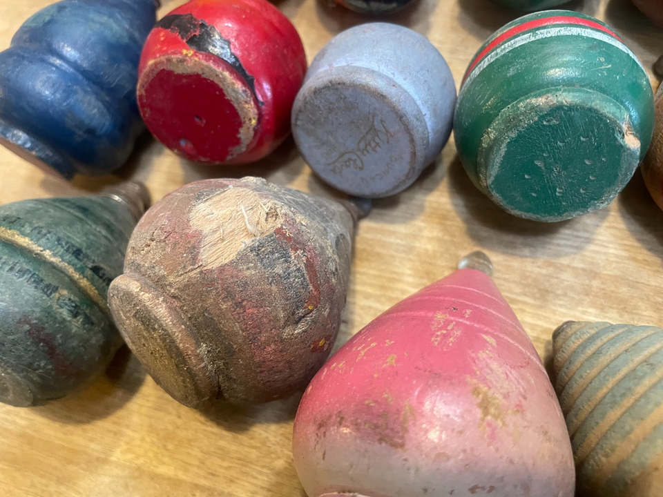 15 LOT Toy Spinning Tops Wooden Antique Wood Duncan Grooper Up Down Yo ...