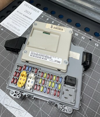 2005 2007 Jeep Liberty Body Control Module 05026037AG and Fuse Box ...