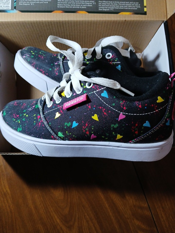 Kids shoes Heelys Original Wheeled Shoe Girls Youth Size 3 skate/roll ...