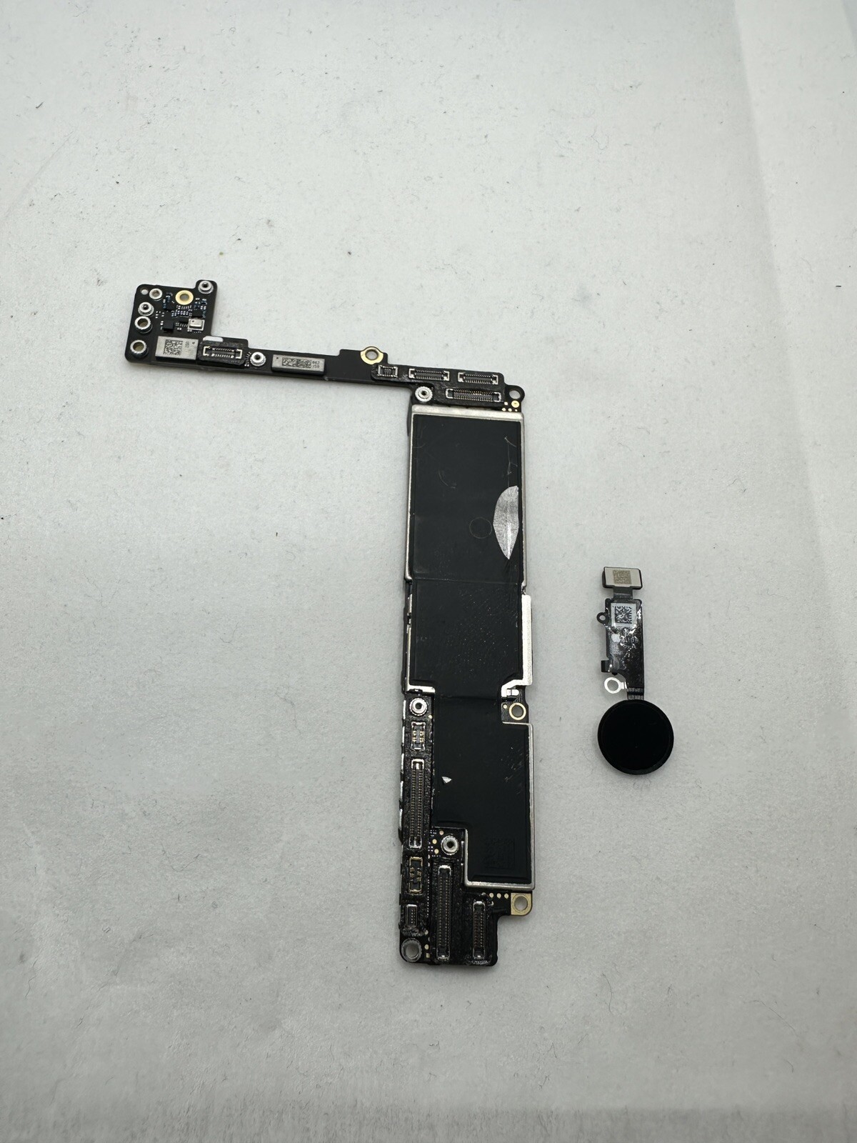 iPhone 8 Plus Motherboard/Logic board / For Parts Or Not Working - FMI ...