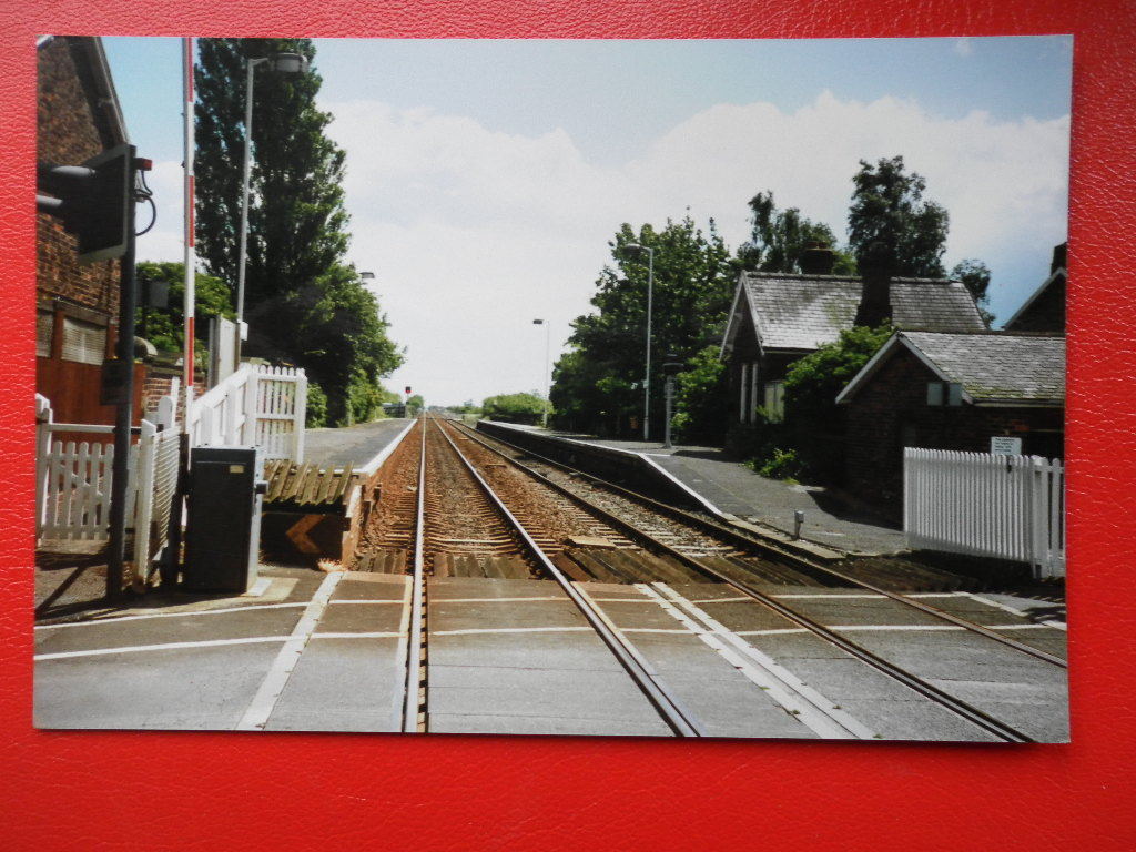 PHOTO YORKSHIRE WRESSLE RAILWAY STATION 1994 | eBay UK