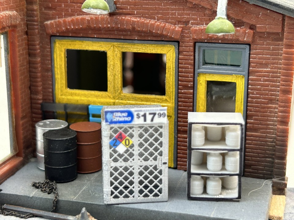 HO-0015-001 / 1:87 Scale "Blue Rhino" propane cage with tanks on ...