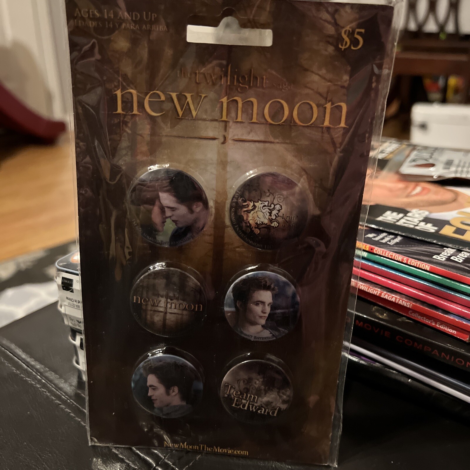 NECA Twilight New Moon Set of 6 Lapel Pins Edward Crest Version New ...