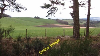 Photo 6x4 Farmland, Kintocher Perkhill Looking through the apex of a ...
