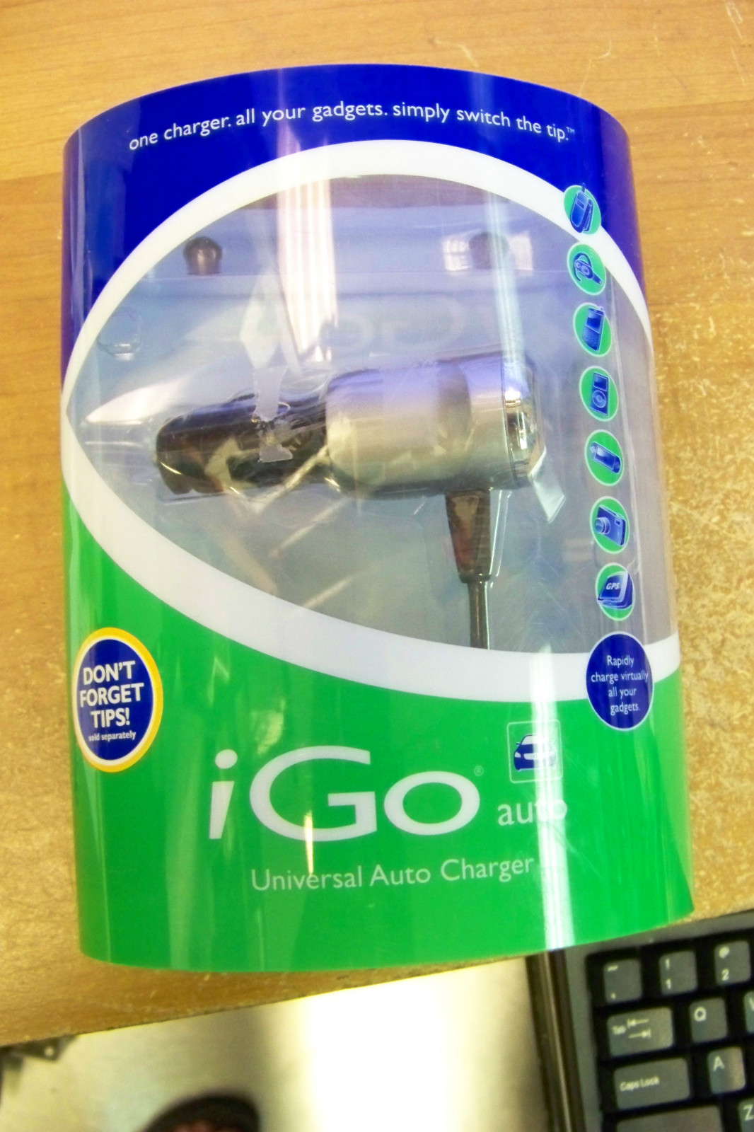 New iGo Universal Auto Charger 273-1337 Charges Nearly All Gadgets | eBay