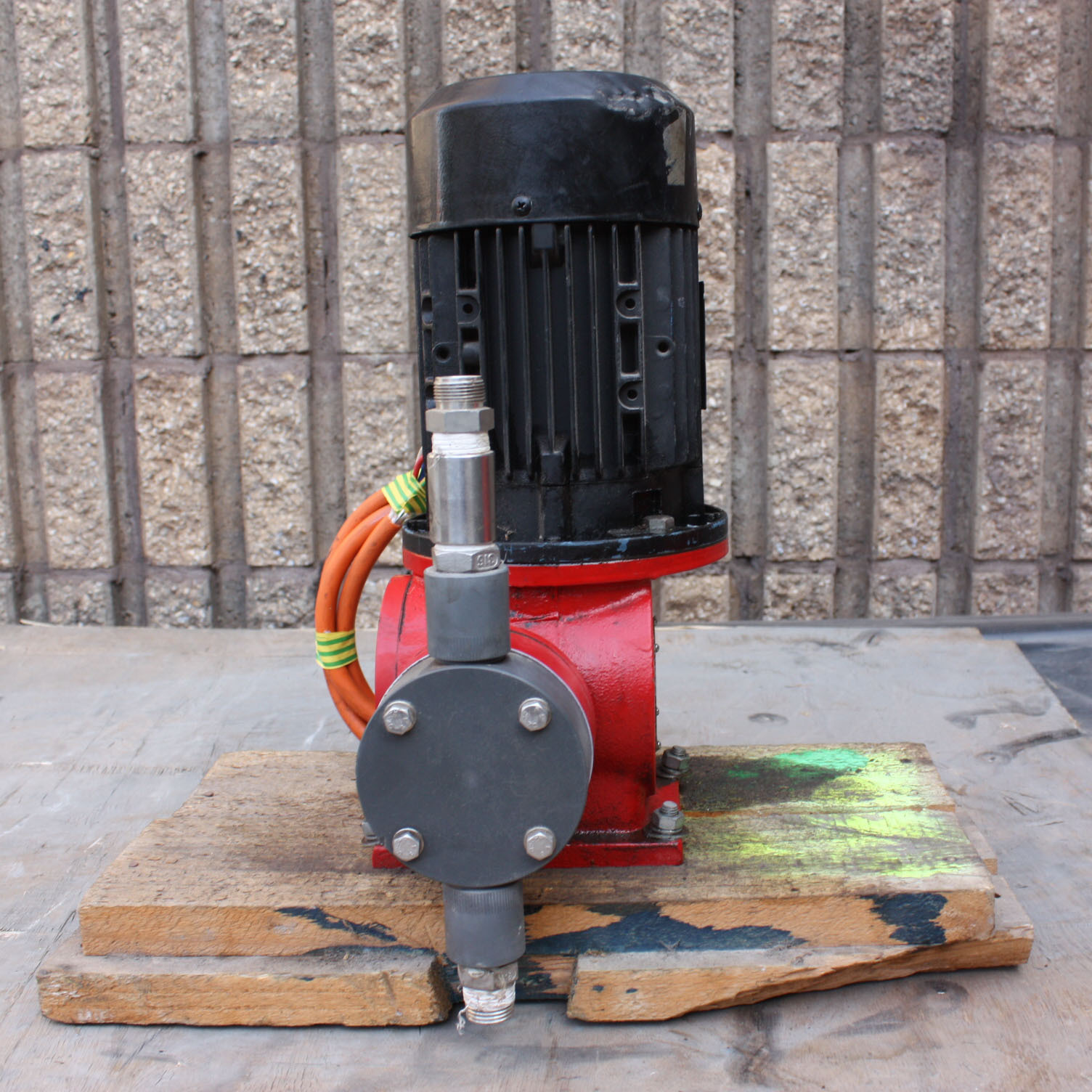 Acromet Chemical Metering Pump 2501-002 6.4 l/h Pressure rating 1400 ...