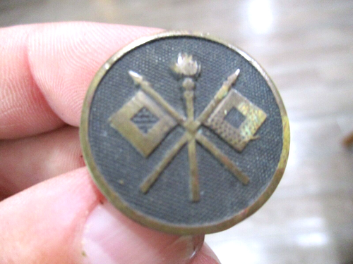 WW11 US Signal Corp Screw back pin crossing signal flags brass collar ...