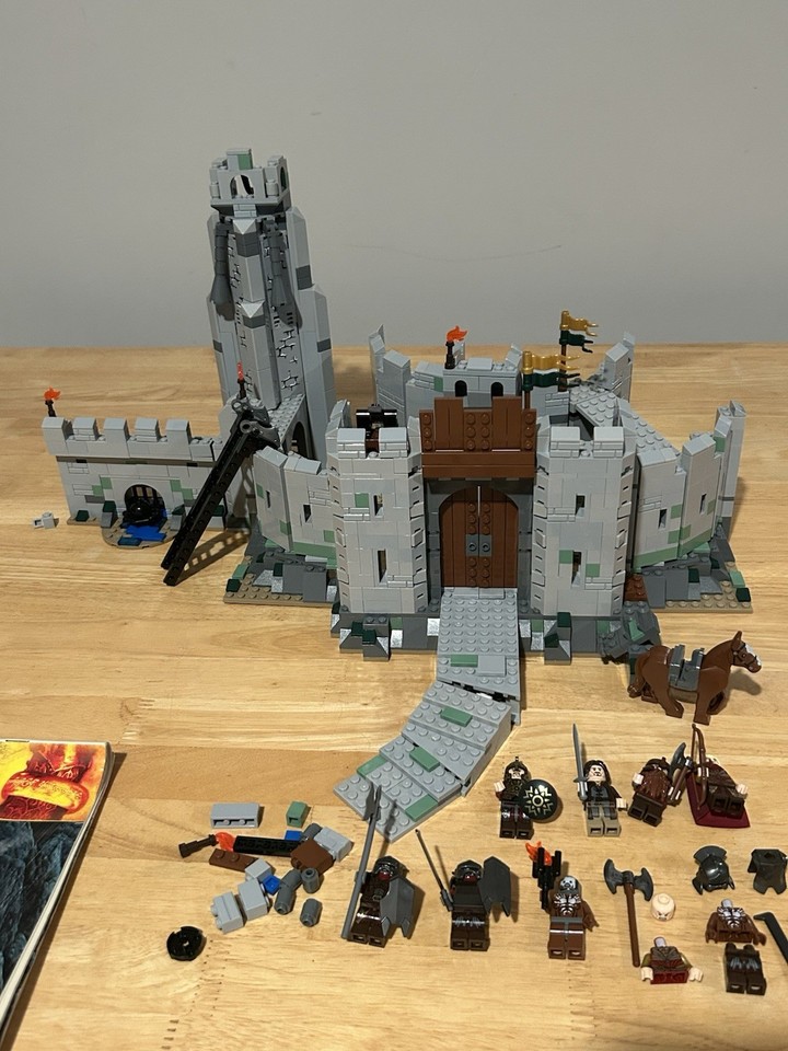 LEGO The Lord of the Rings The Battle of Helm's Deep 9474 W/figures ...
