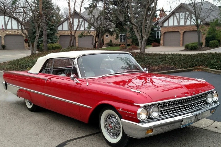 1961 Ford Galaxie Starliner