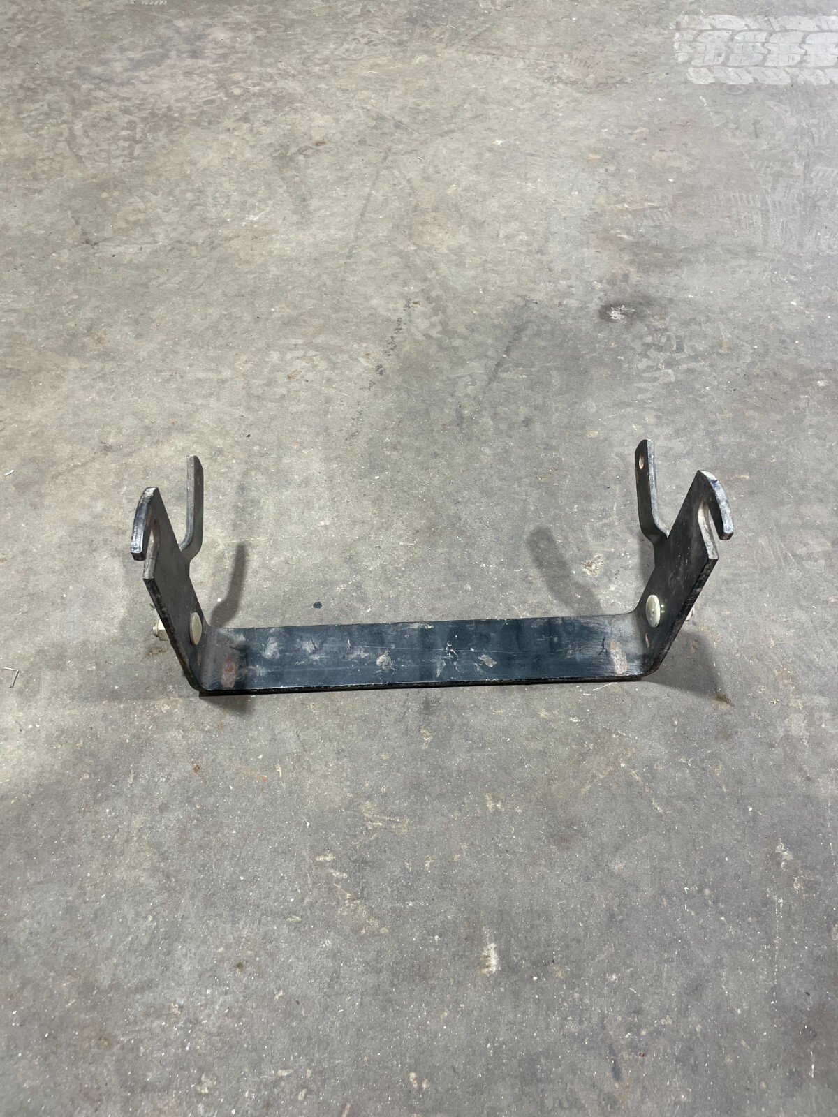 M131709 John Deere Bagger Bracket LT133 LT150 LT155 LT160 LT170 LT180 ...