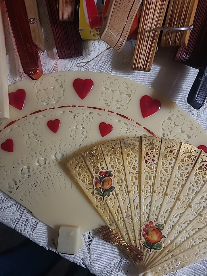Vtg Lot of 50 Paper, Wood, Plastic Folding Hand Fan Fans Various Styles ...