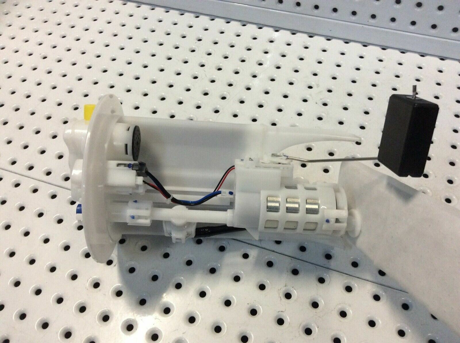 FUEL PUMP for TOYOTA 77020-52420 77020-52421 77020-0D180 7702052420 ...