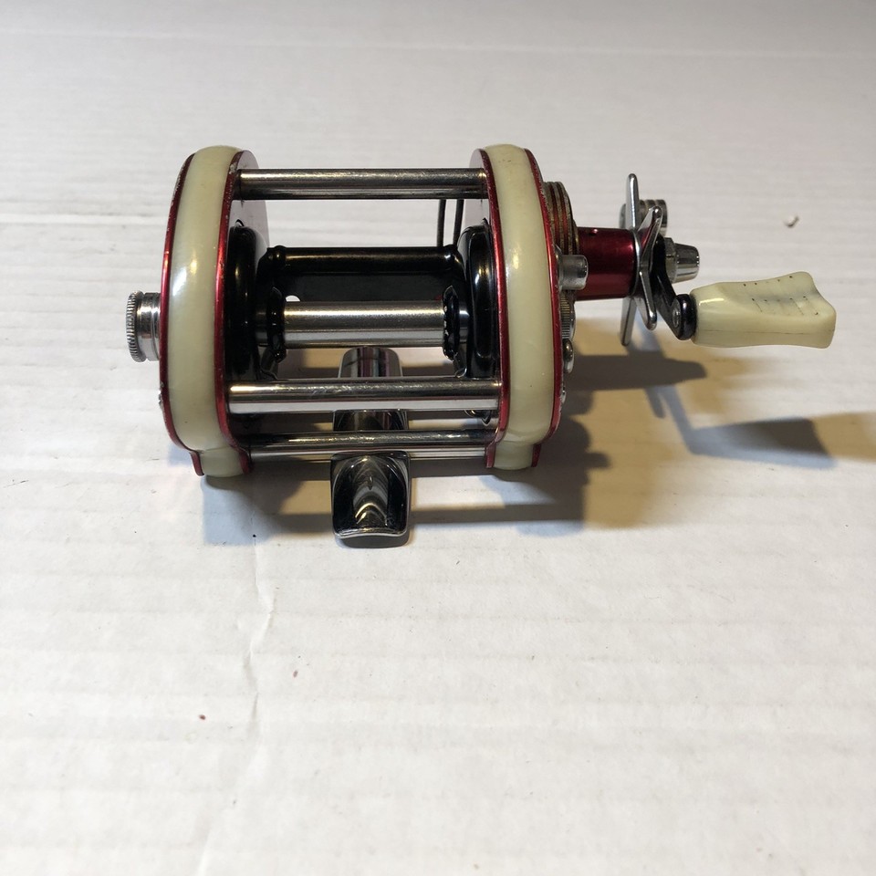 Vtg Bronson Invader 26 Baitcaster Fishing Reel Red & Cream Colored FIS ...