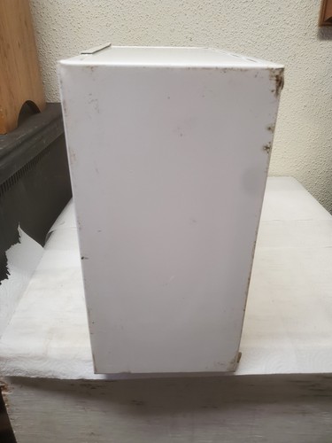Metal Locking Medical Laboratory Box Hanger L & B lockers White ...