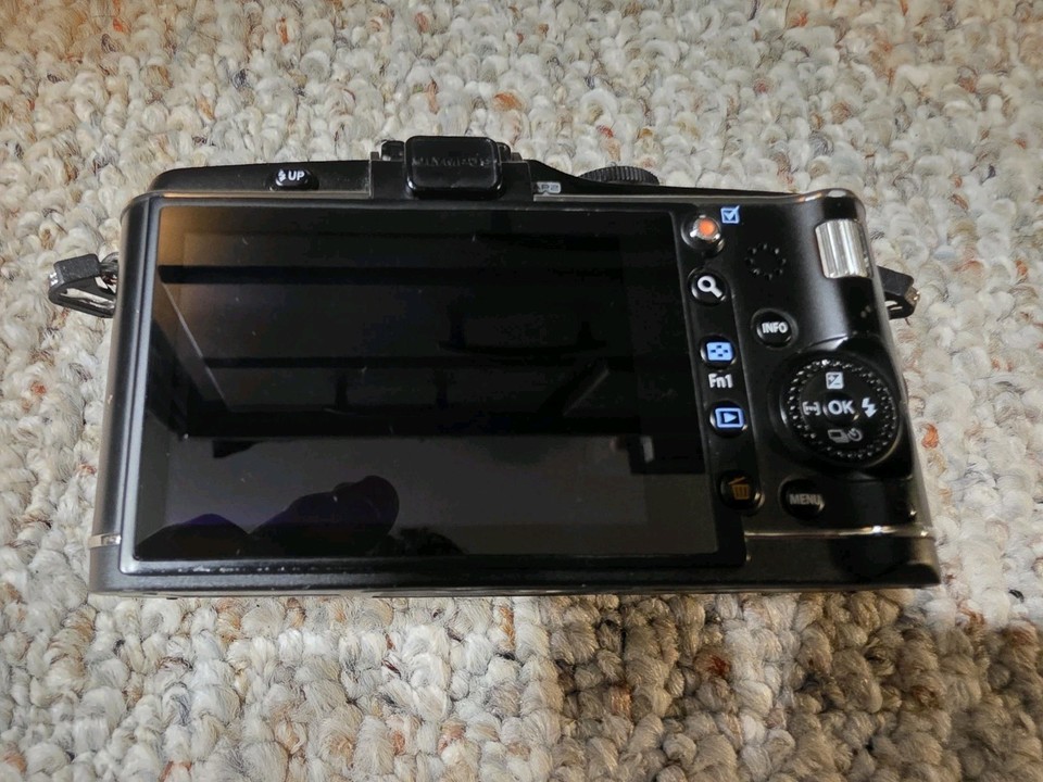 Olympus E-P3 12.3MP Digital Camera black. Body only. Working! +battery ...